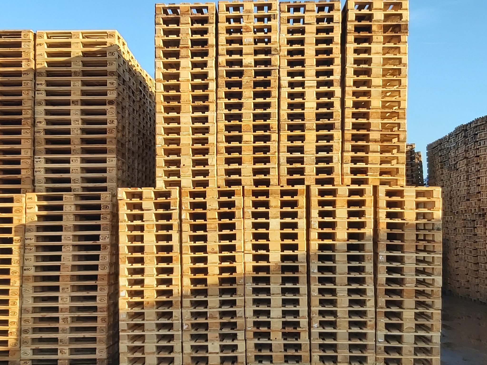 Szolgáltatások - EUR/EPAL raklap eladás, vásárlás és javítás